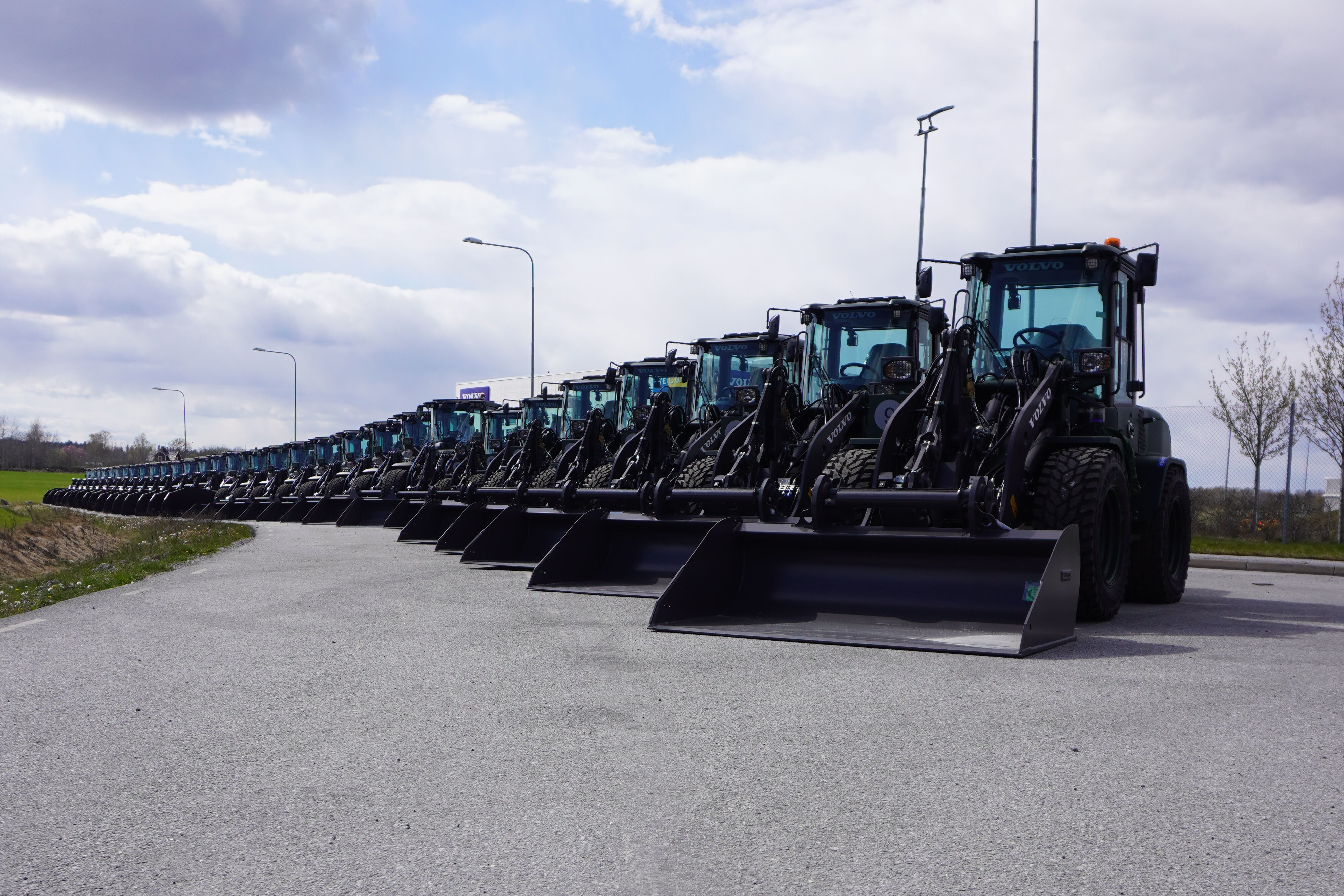 Volvo CE supplies first wheel loaders to Swedish Armed Forces