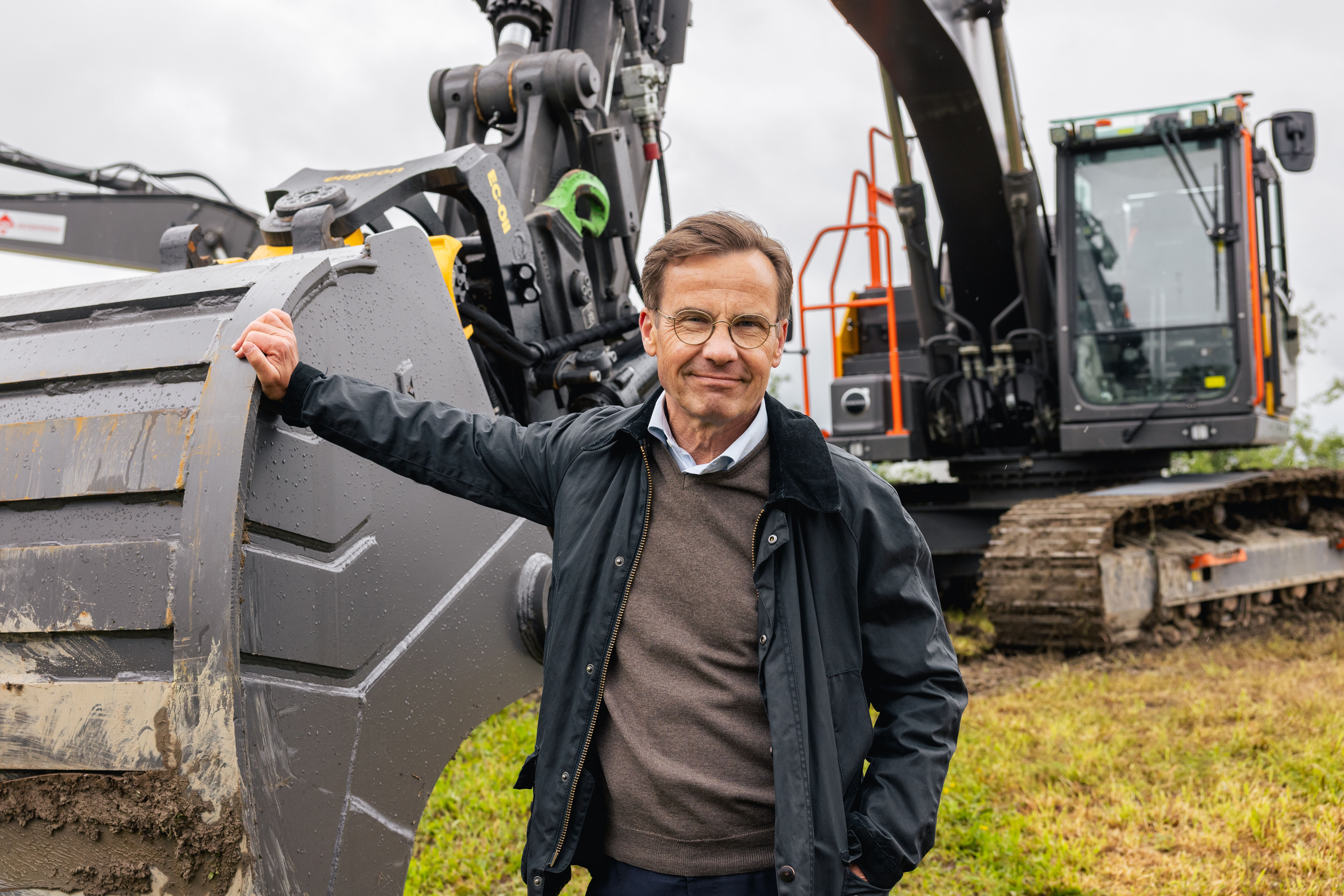 Symbolic first dig by Sweden’s Prime Minister | Volvo CE Global