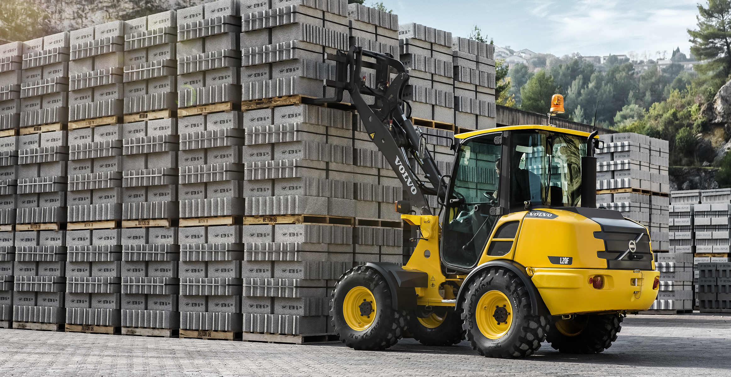 Compact Wheel Loader Attachments | Volvo CE EU